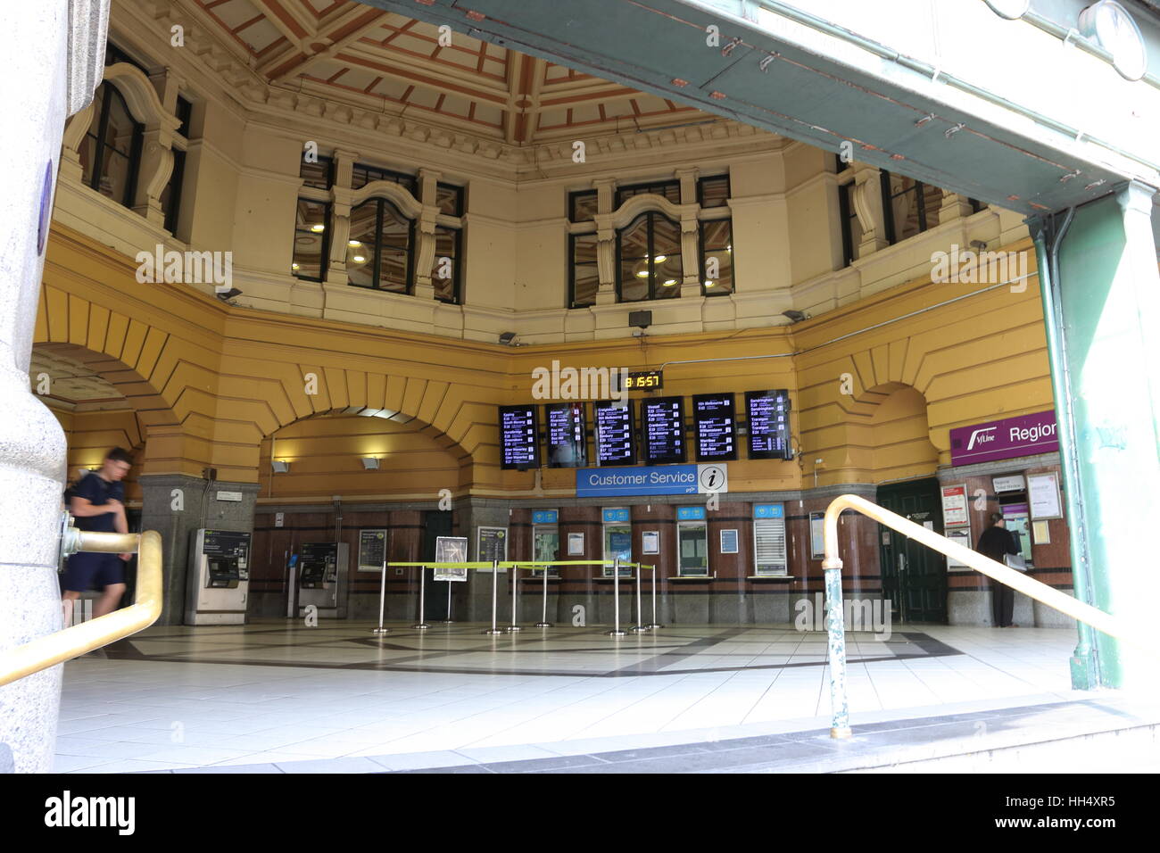 Flinders street station entrance hi-res stock photography and images ...