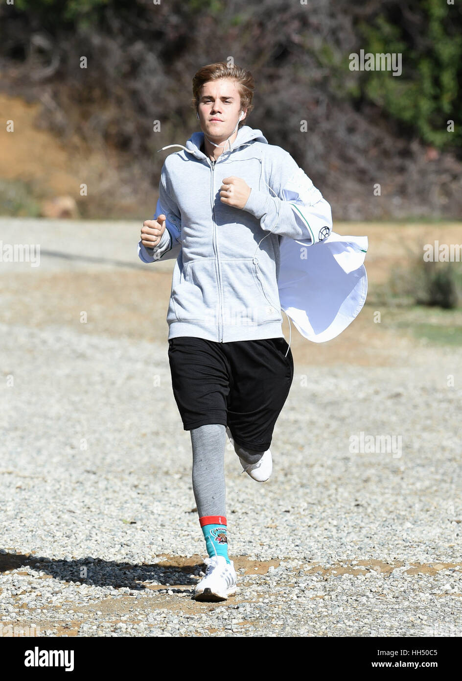 Justin Bieber goes for a trail run in the Hollywood Hills Featuring ...