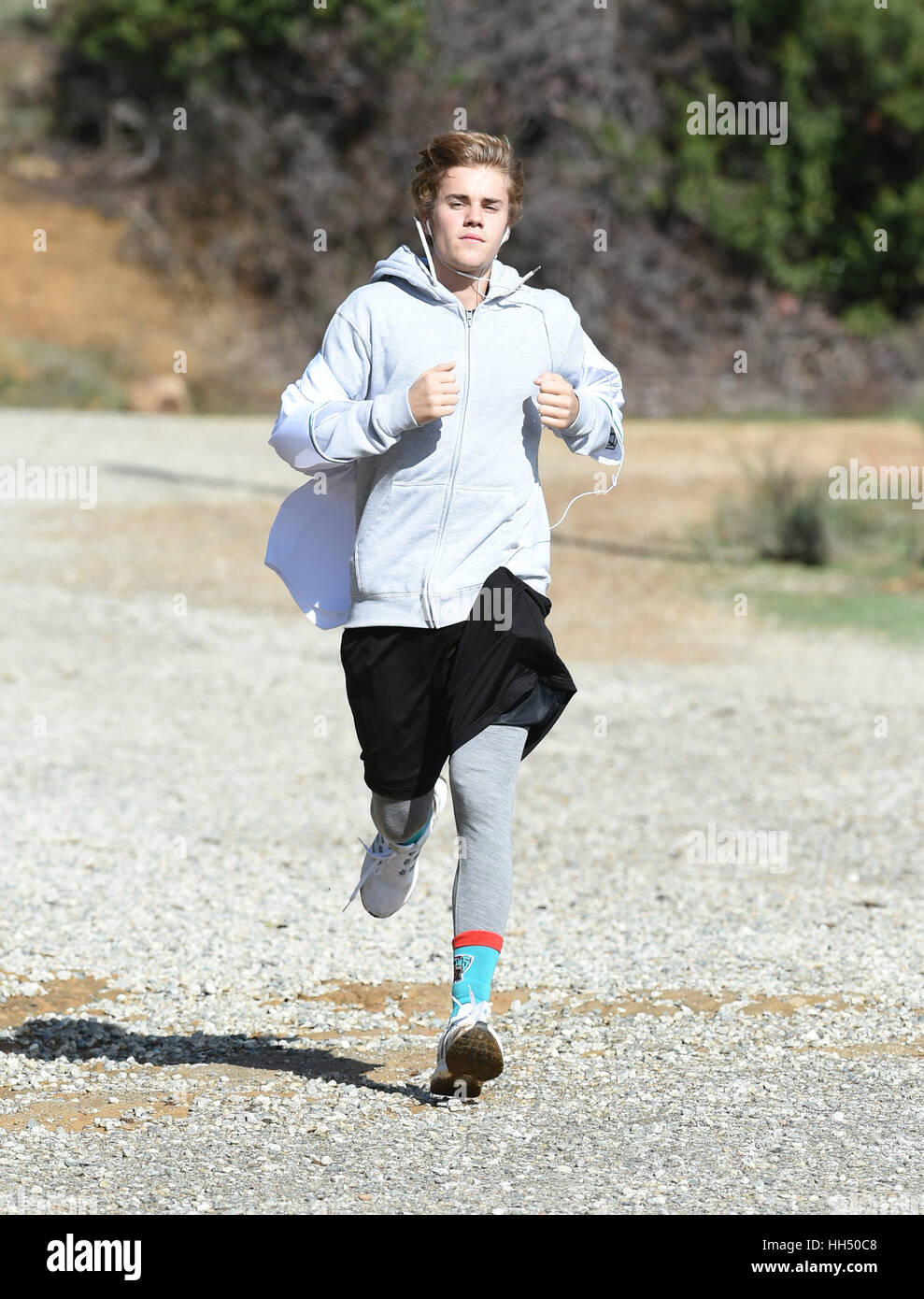 Justin Bieber goes for a trail run in the Hollywood Hills Featuring ...