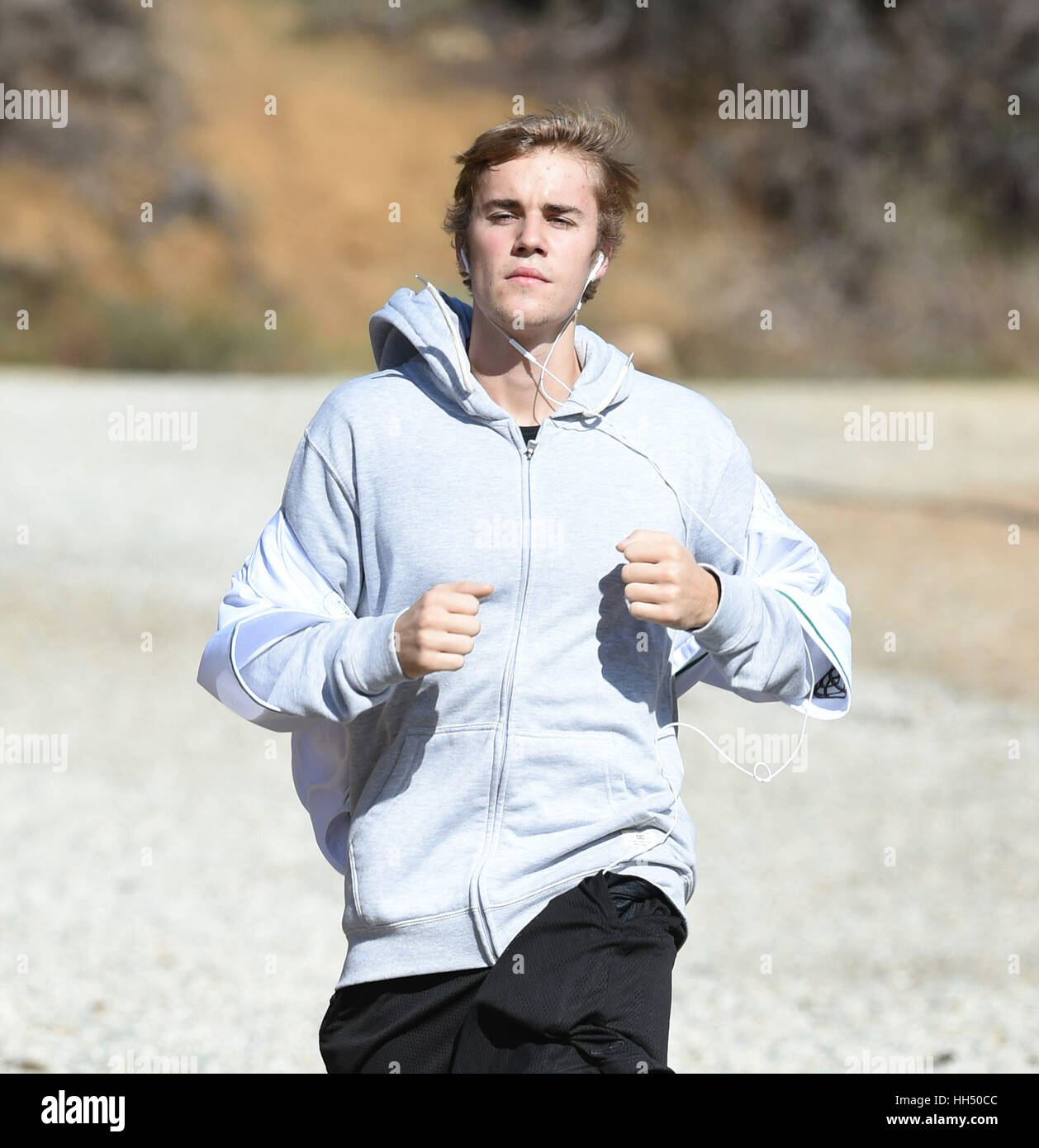 Justin Bieber goes for a trail run in the Hollywood Hills Featuring ...