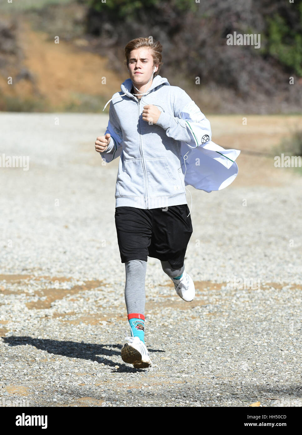 Justin Bieber goes for a trail run in the Hollywood Hills Featuring ...