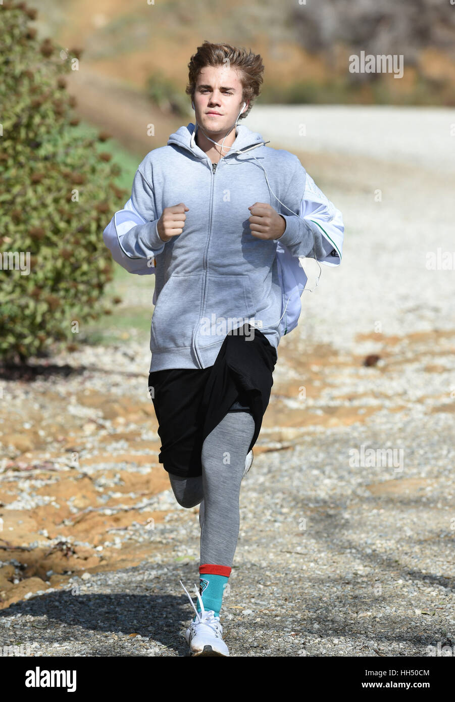 Justin Bieber goes for a trail run in the Hollywood Hills Featuring ...