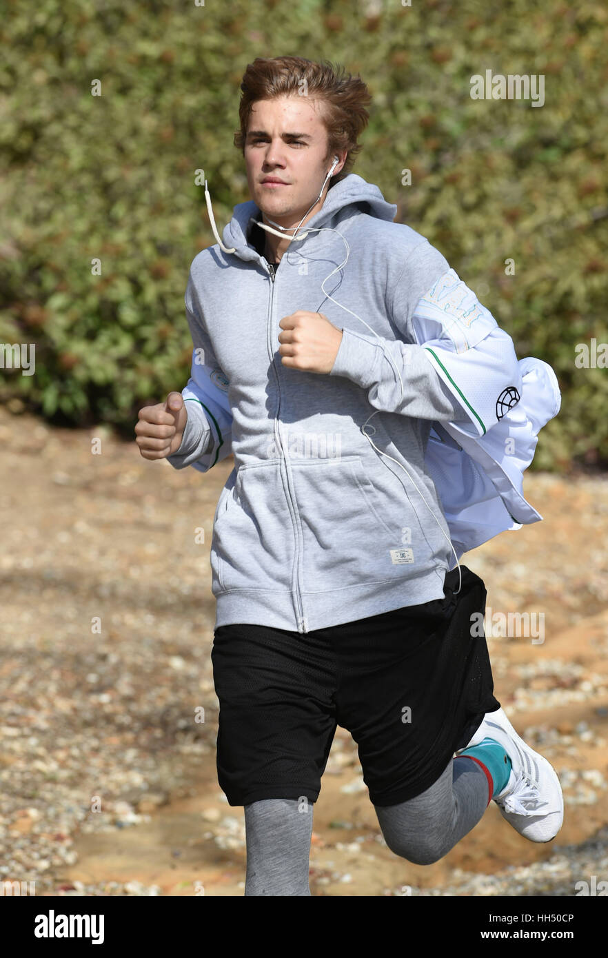 Justin Bieber goes for a trail run in the Hollywood Hills Featuring ...