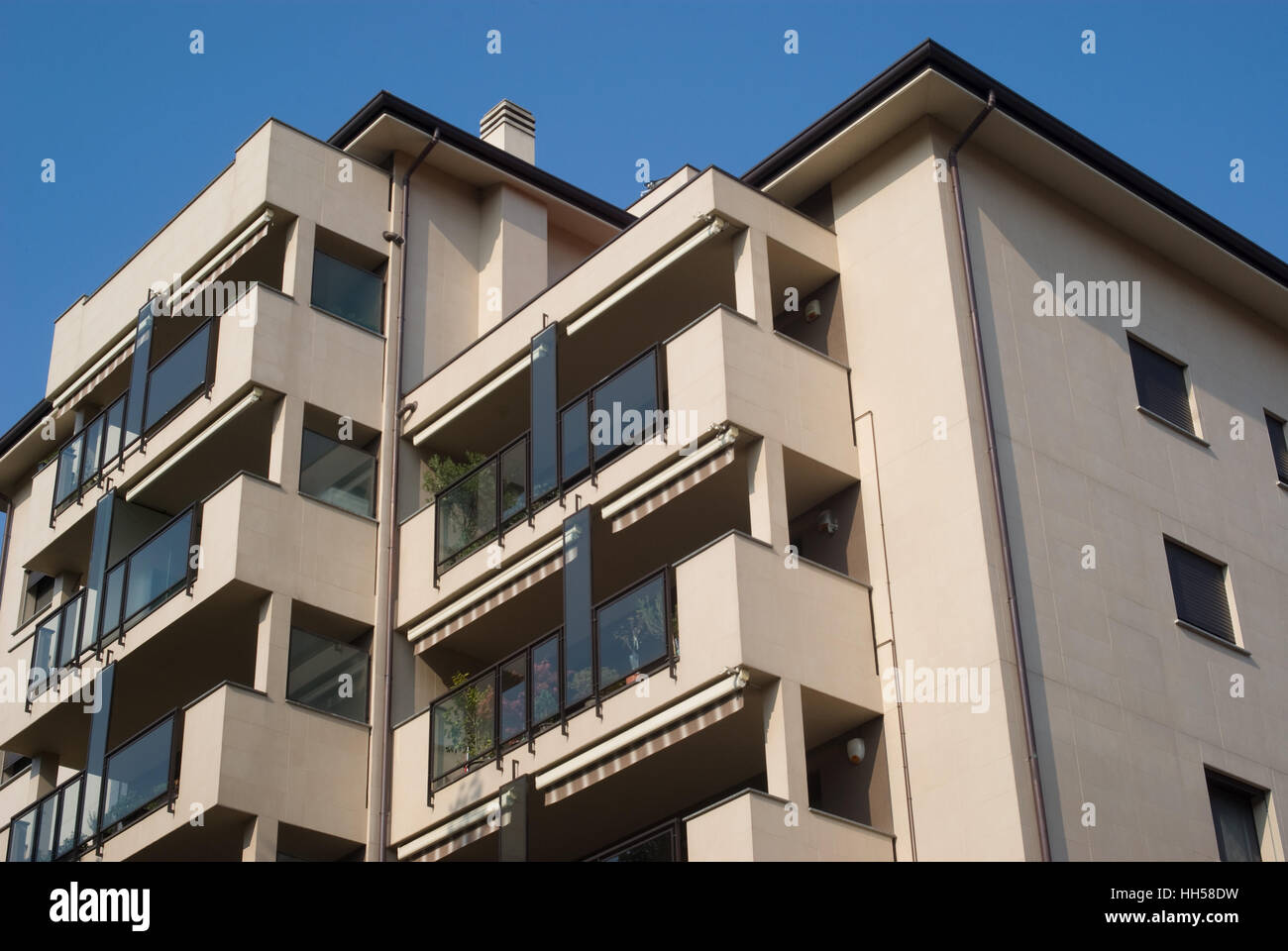 Exterior facade of a modern condominium building Stock Photo - Alamy
