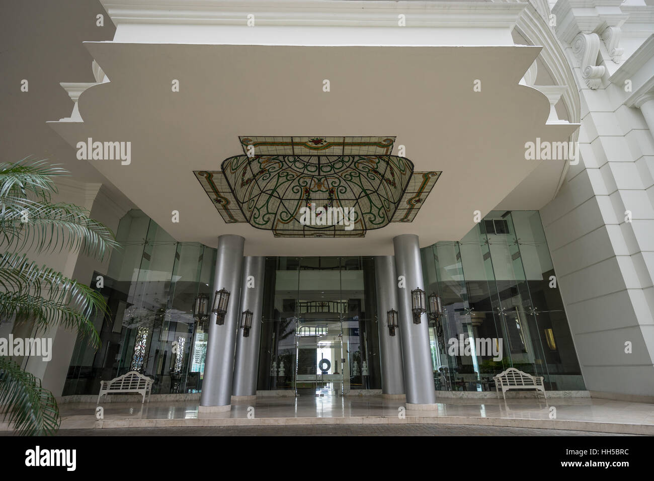 High rise entrance hi-res stock photography and images - Alamy