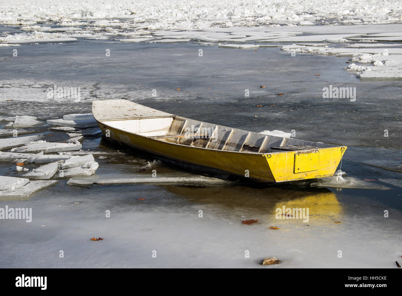 Trapped boat hi-res stock photography and images - Alamy