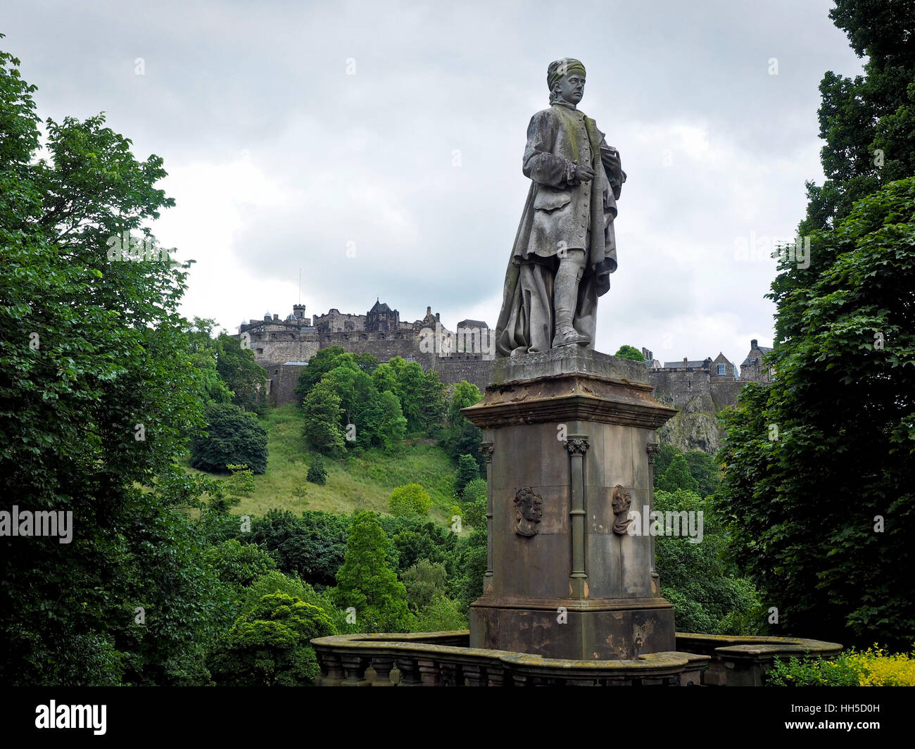 Statue in Edinburgh Stock Photo - Alamy