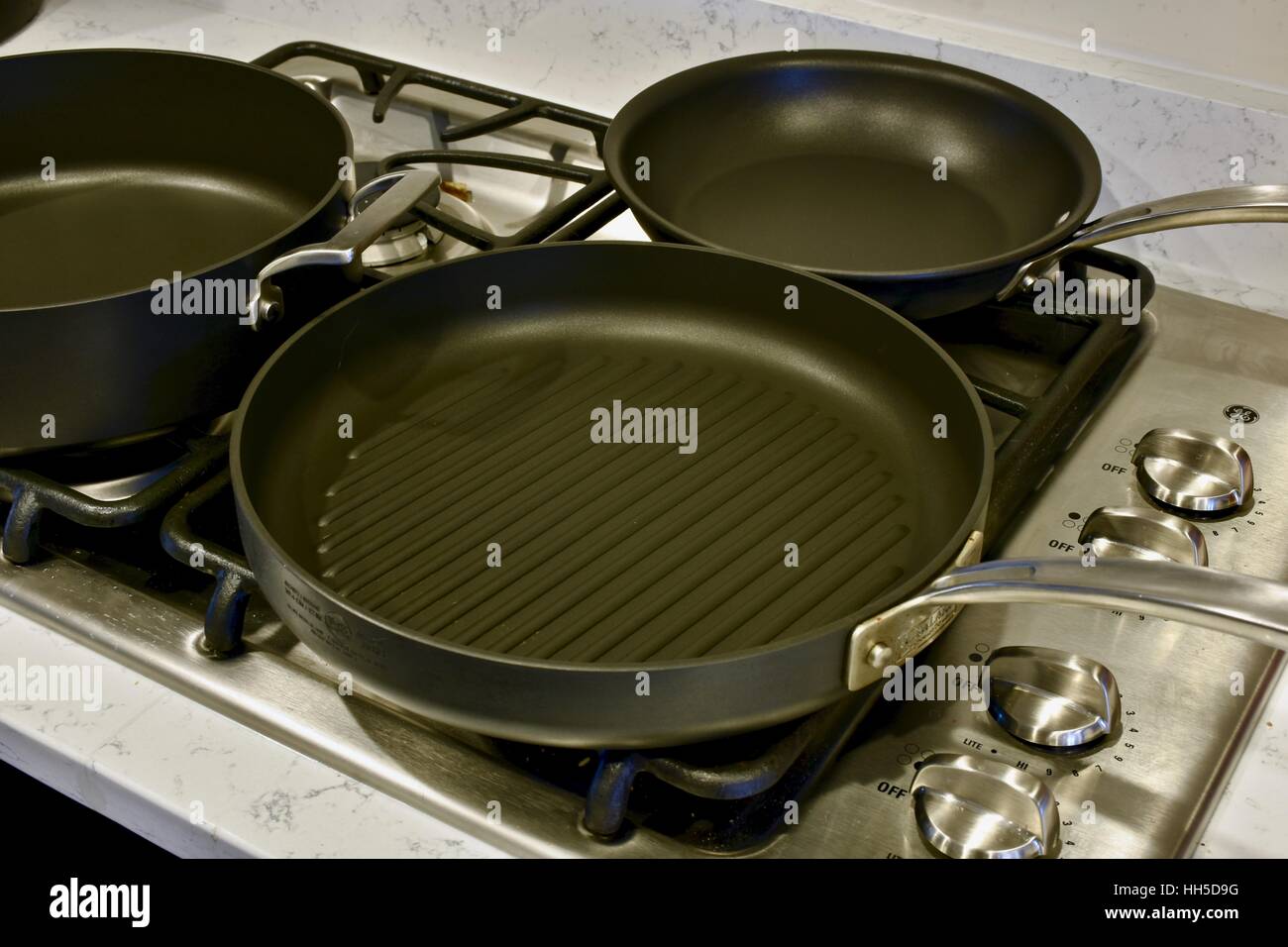 Modern cookware hi-res stock photography and images - Alamy