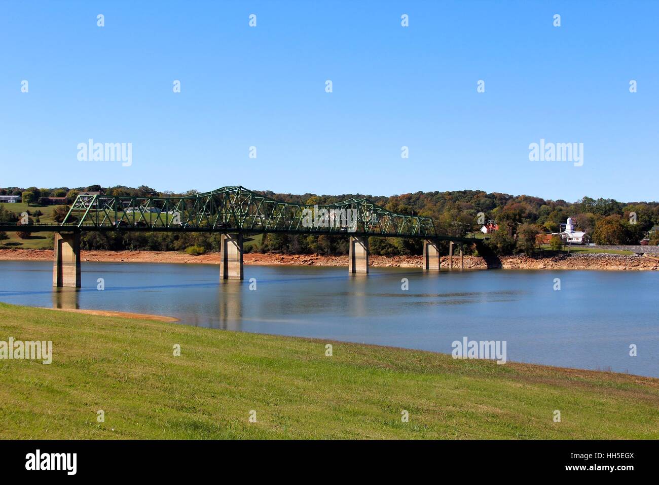 Small bridge and flowing water hi-res stock photography and images - Alamy