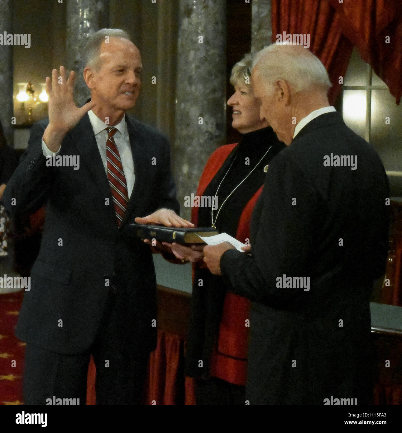 115th congress sworn in hi-res stock photography and images - Alamy