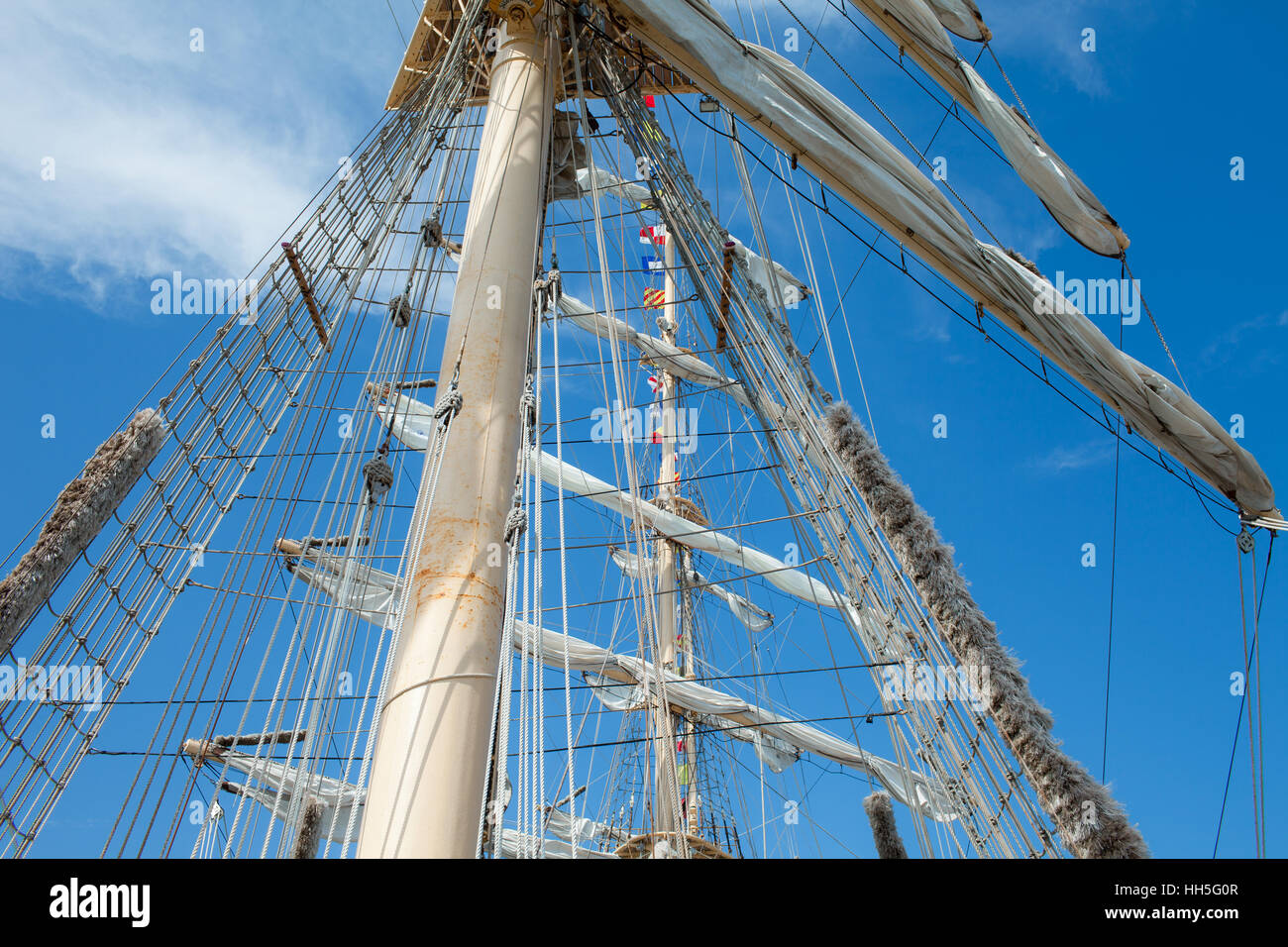 Mast And Rigging Stock Photo - Alamy