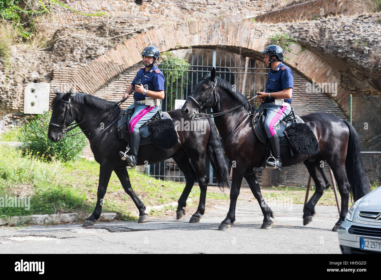Officers Club Rome Italy Two American Tourists Face Life In An Italy