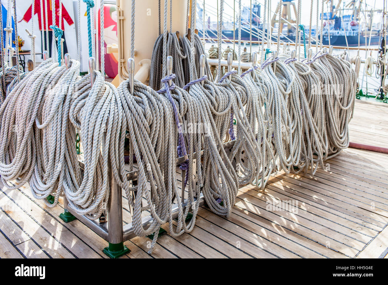 Ship rigging hi-res stock photography and images - Alamy