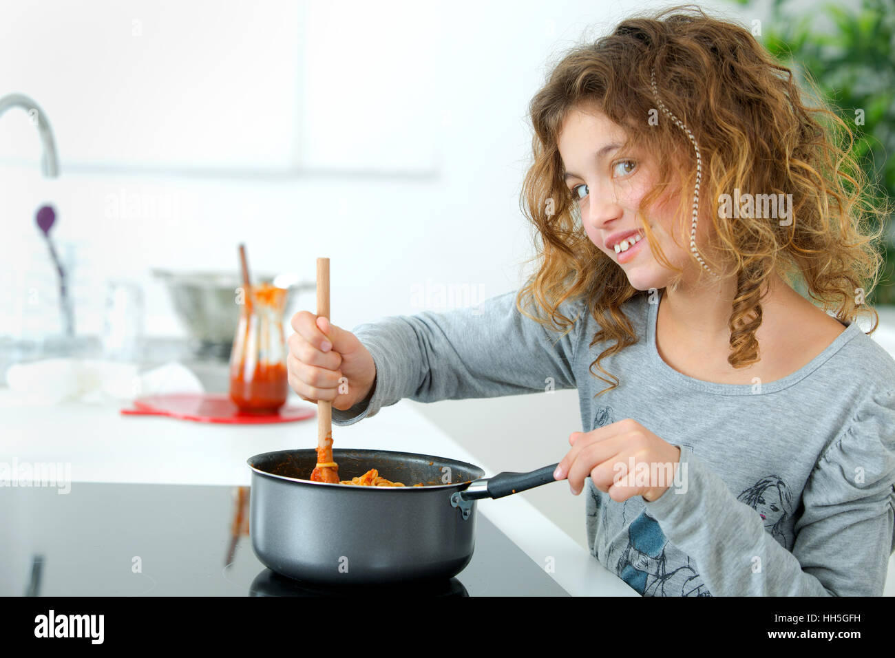 Little girl cooking spaghetti Stock Photo - Alamy