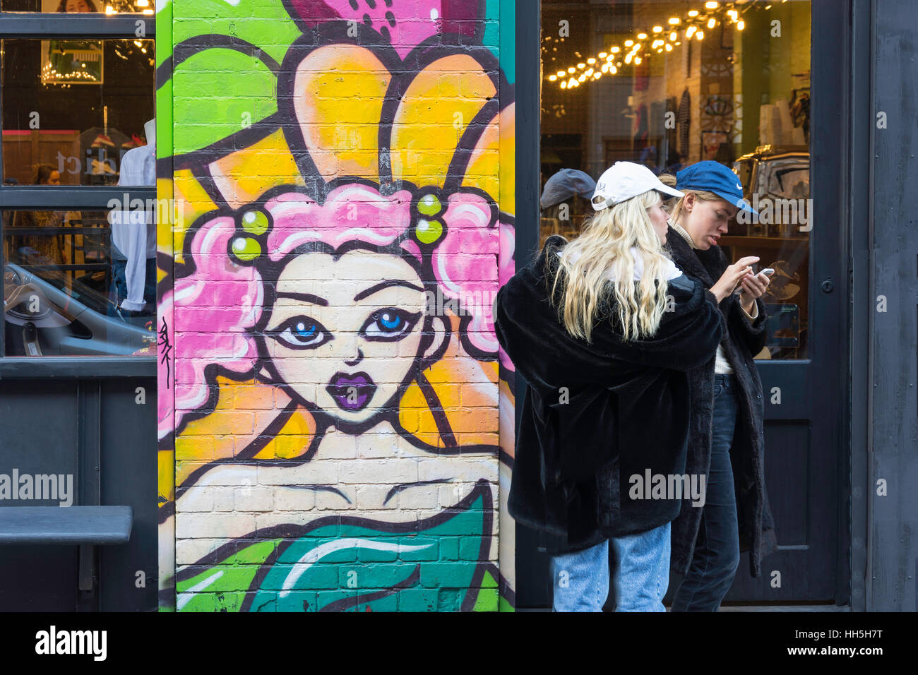 Wall mural in Hanbury Street, Spitalfields, London Borough of Tower ...
