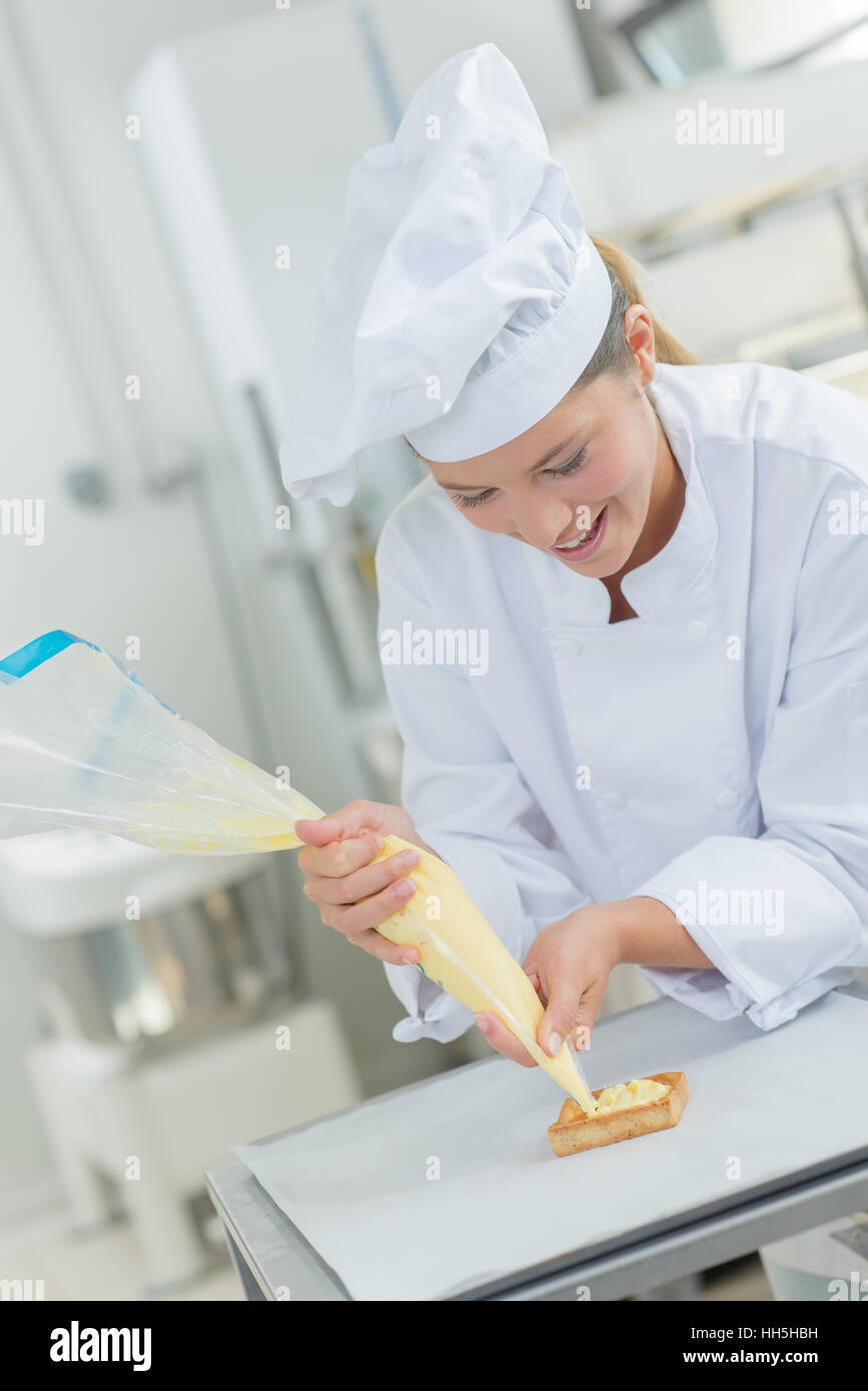 chef putting icing on a cake Stock Photo - Alamy