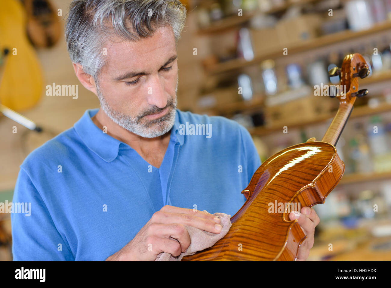 man wiping a violin Stock Photo - Alamy
