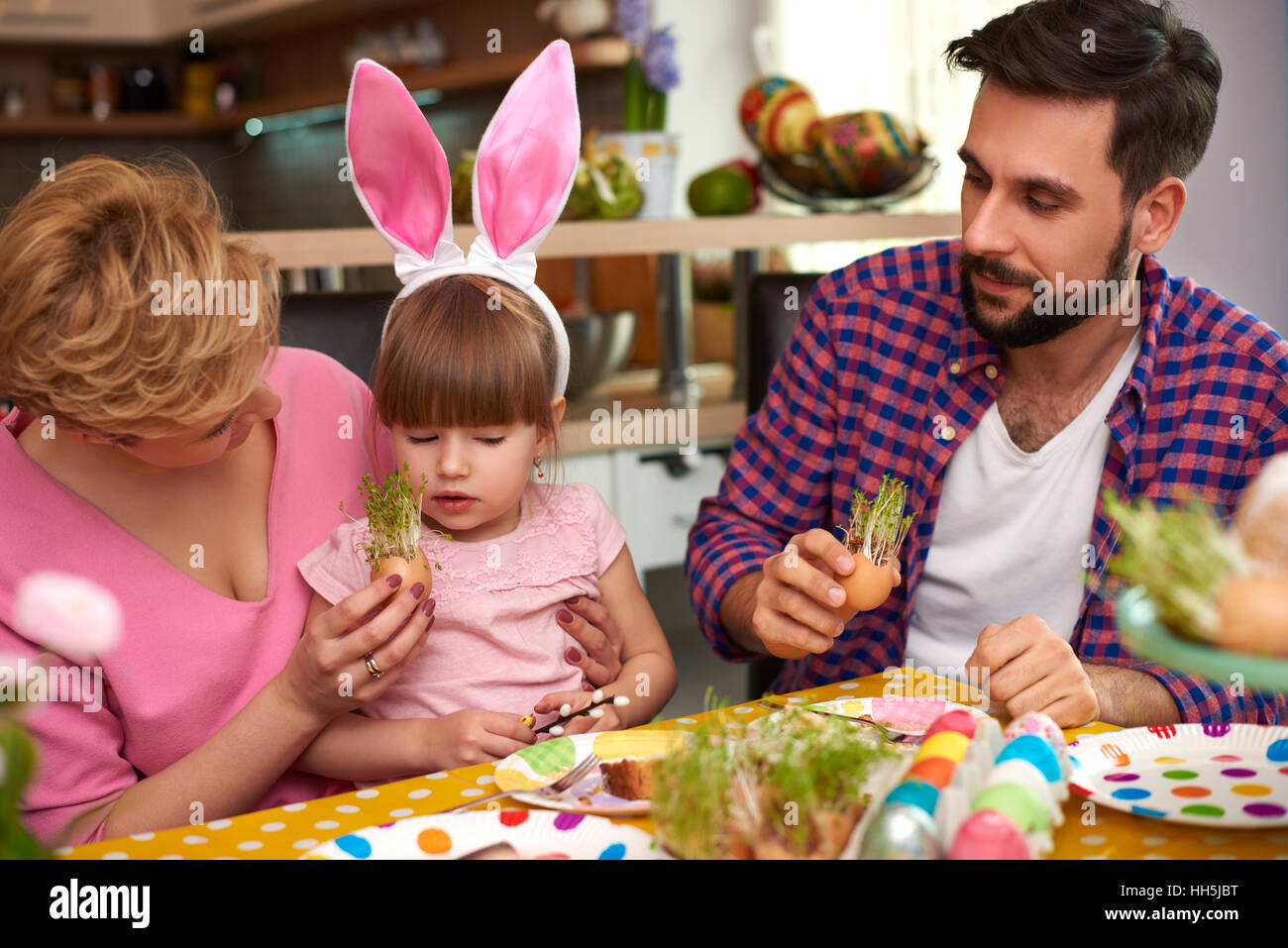 Family easter hi-res stock photography and images - Alamy
