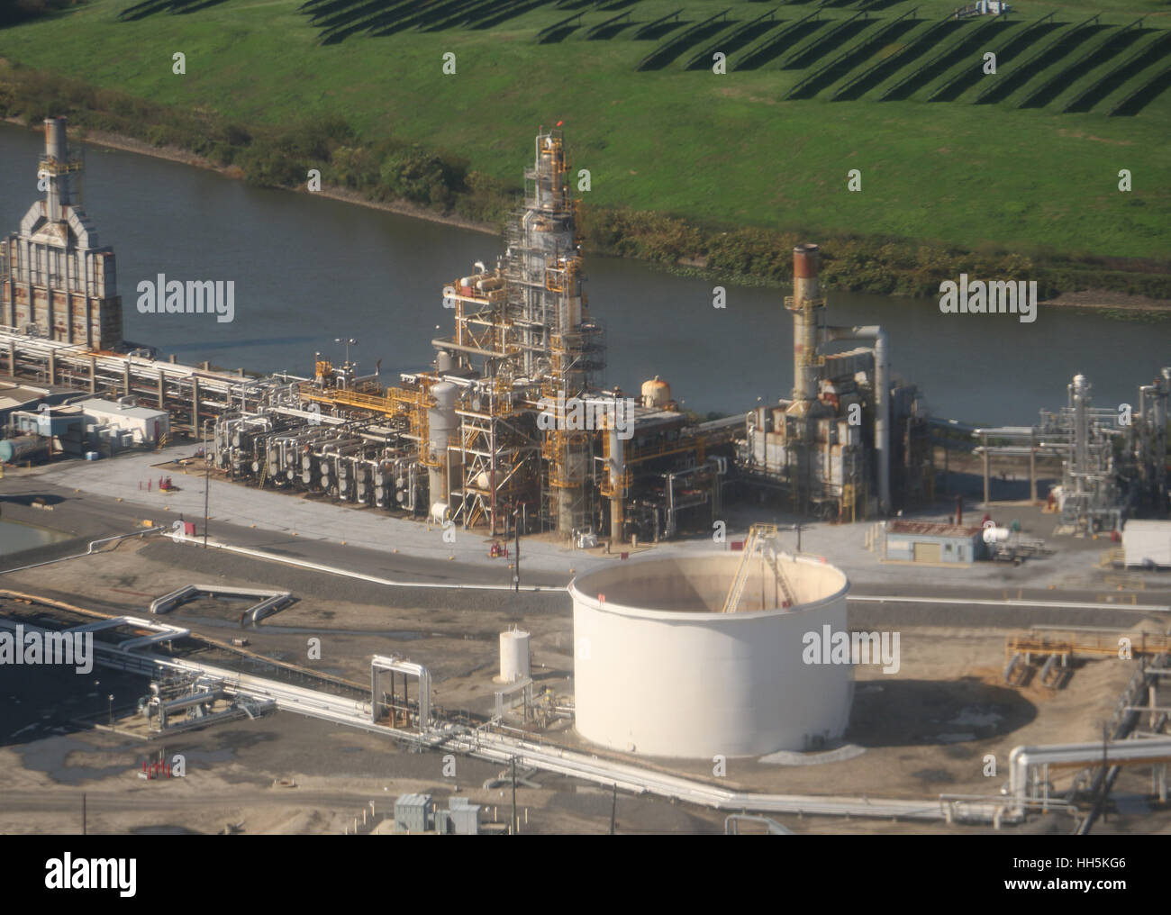 Oil refinery along river Pennsylvania Stock Photo - Alamy