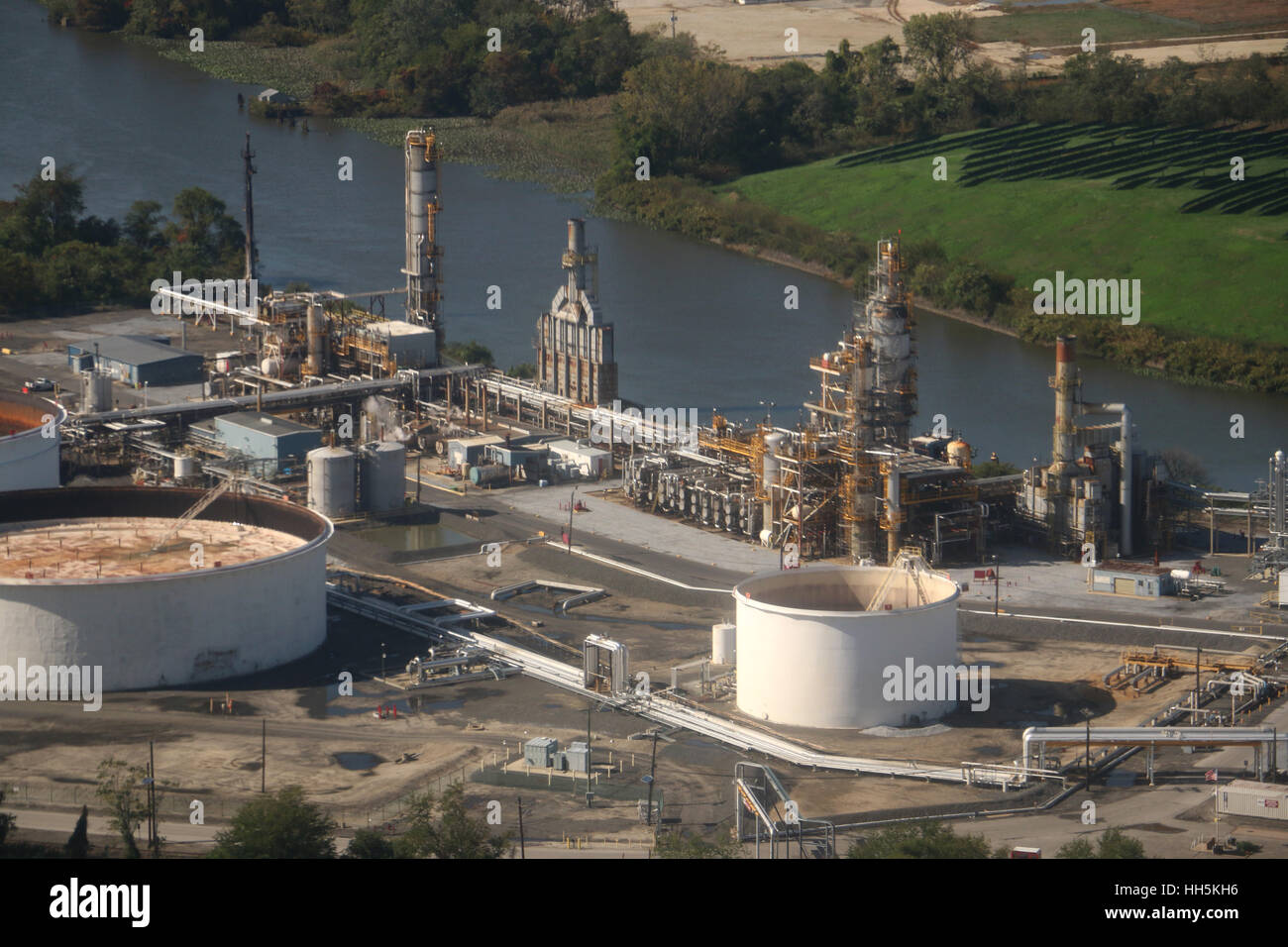 Oil refinery along river Pennsylvania Stock Photo - Alamy