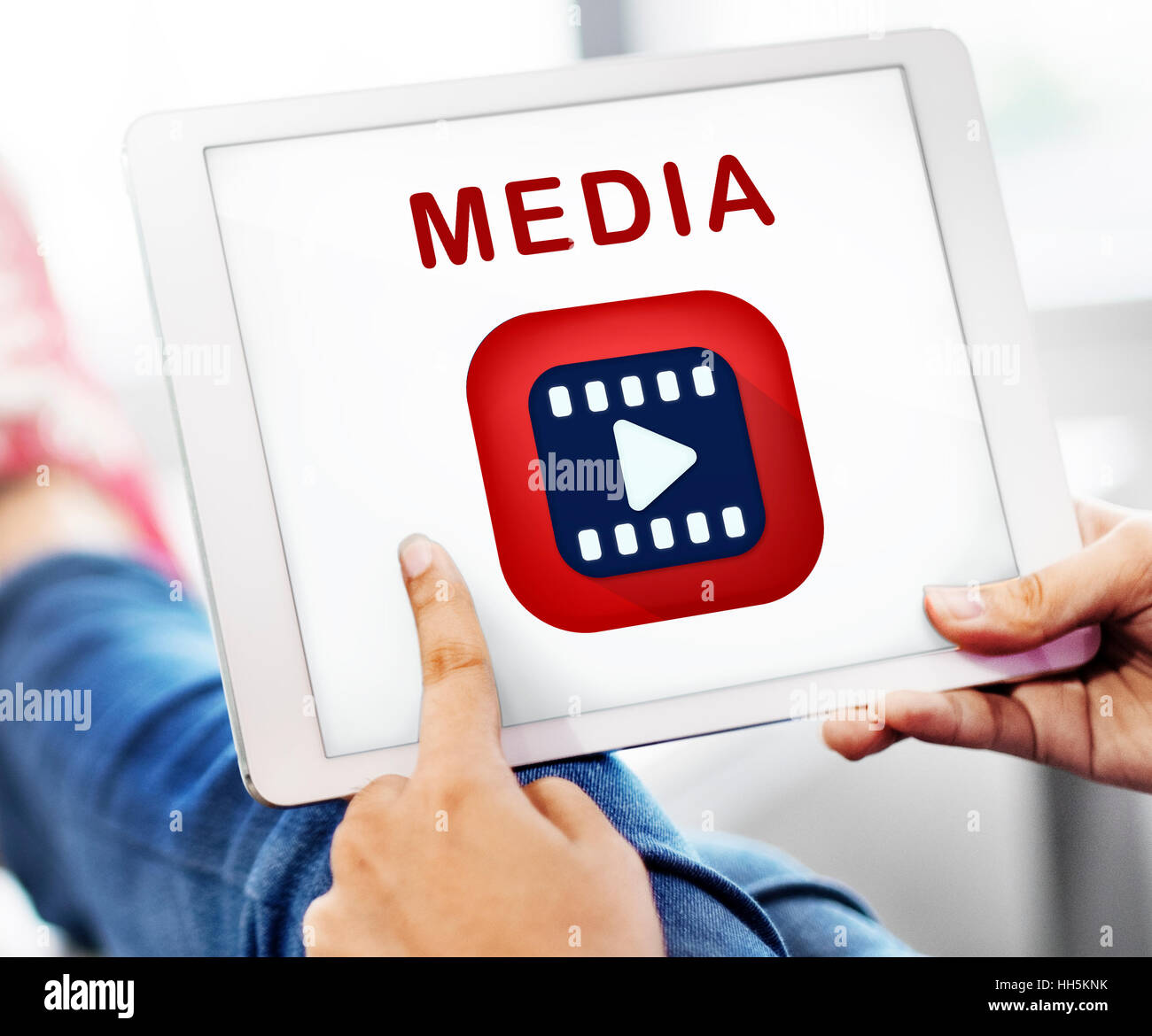 Web video play page hi-res stock photography and images - Alamy
