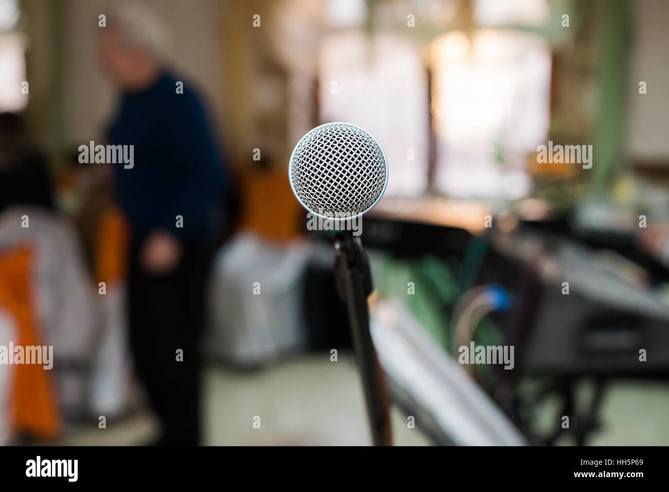 Microphone in concert hall hi-res stock photography and images - Alamy
