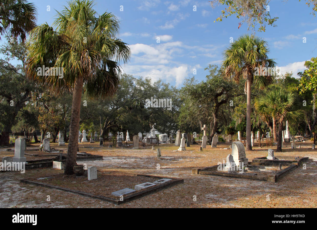 Apalachicola chestnut street cemetery hi-res stock photography and ...
