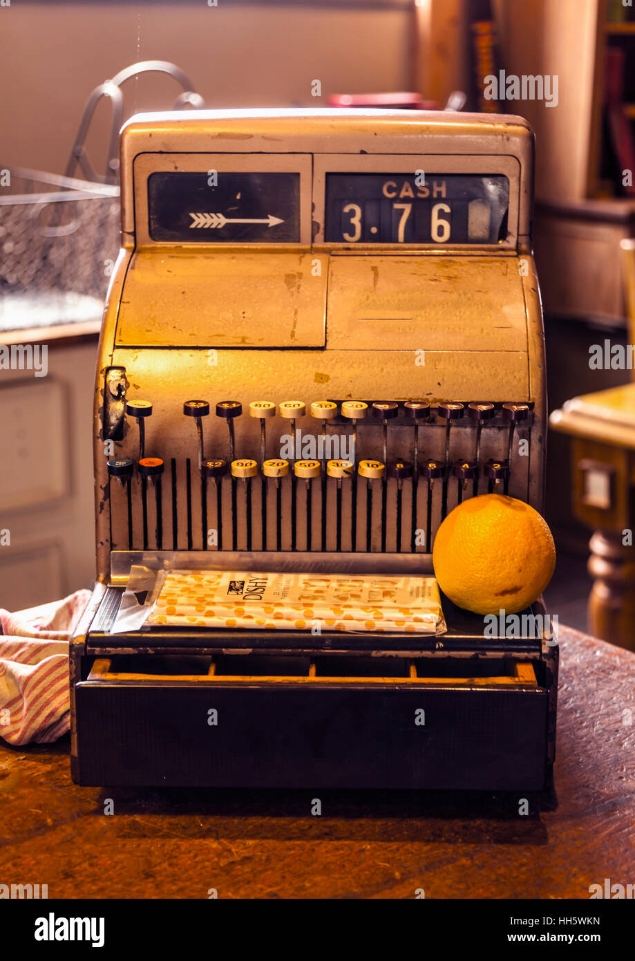 Vintage cash register hi-res stock photography and images - Alamy