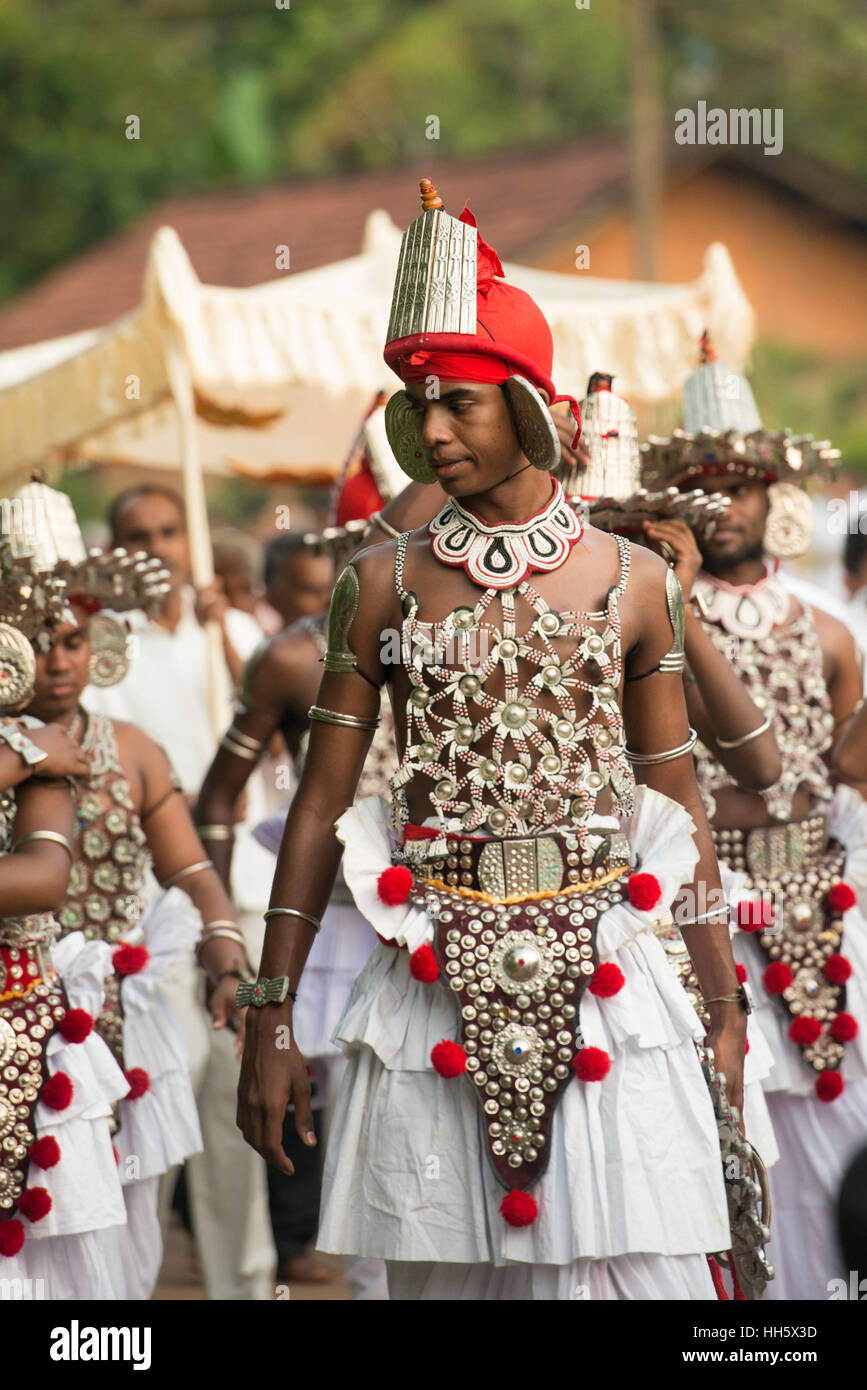 Il full moon poya hi-res stock photography and images - Alamy