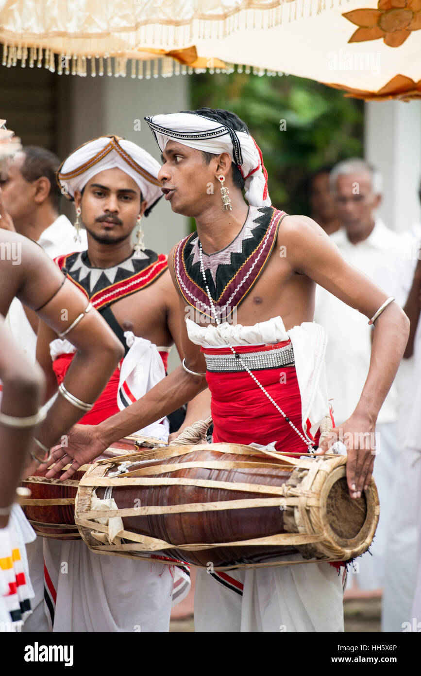 Il full moon poya hi-res stock photography and images - Alamy