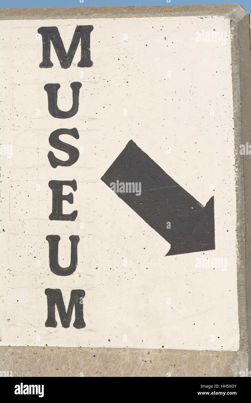 Museum sign with direction arrow Stock Photo - Alamy