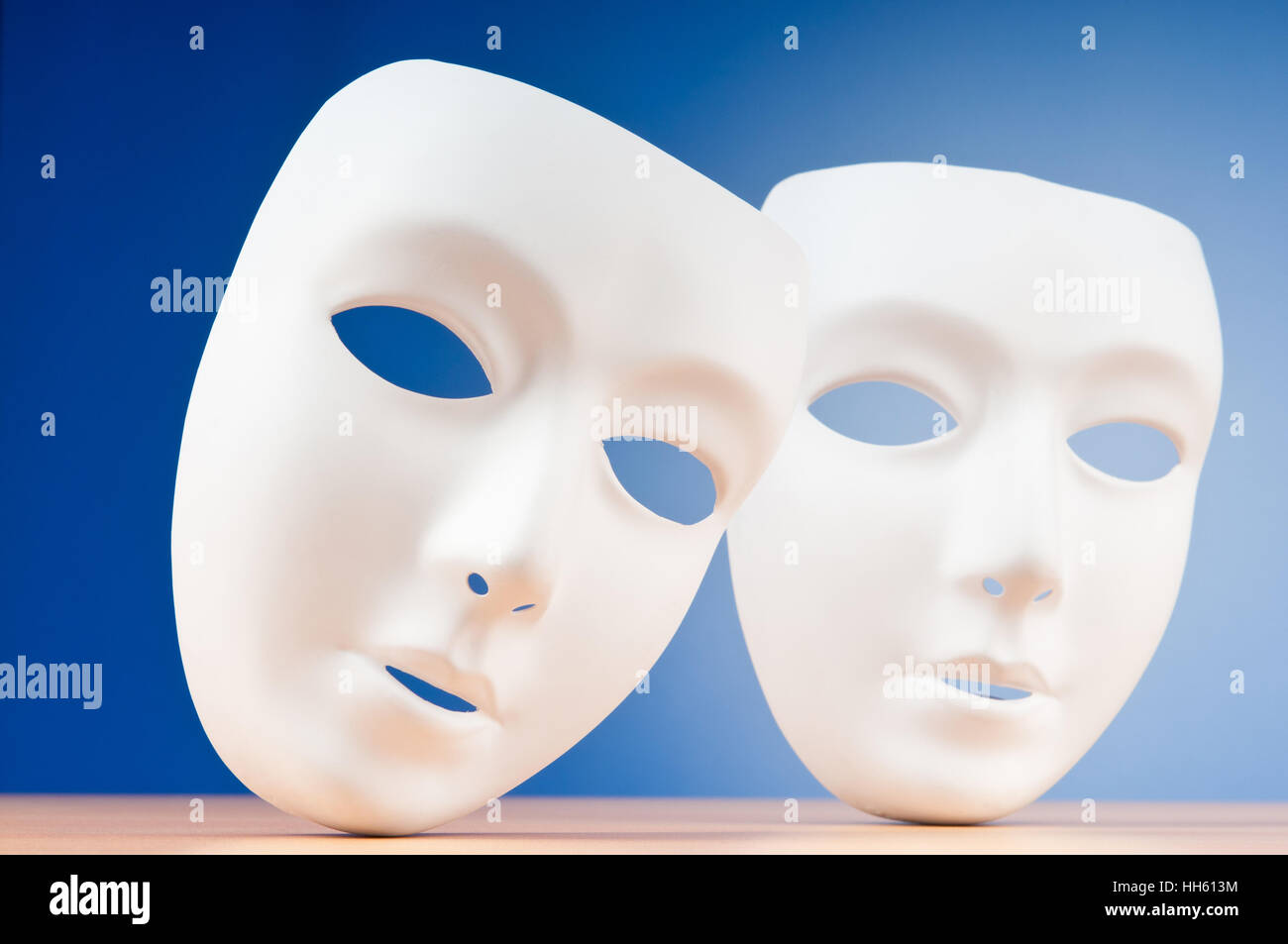Love theater masks hi-res stock photography and images - Alamy