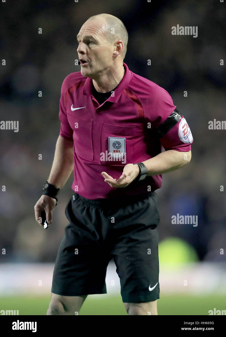 Match Referee Scott Duncan Stock Photo - Alamy