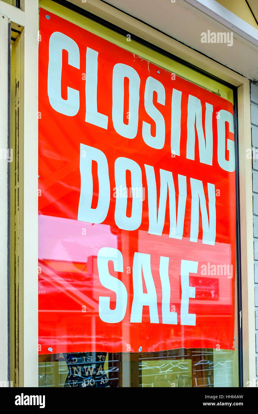 Closing Down Sale sign Stock Photo - Alamy