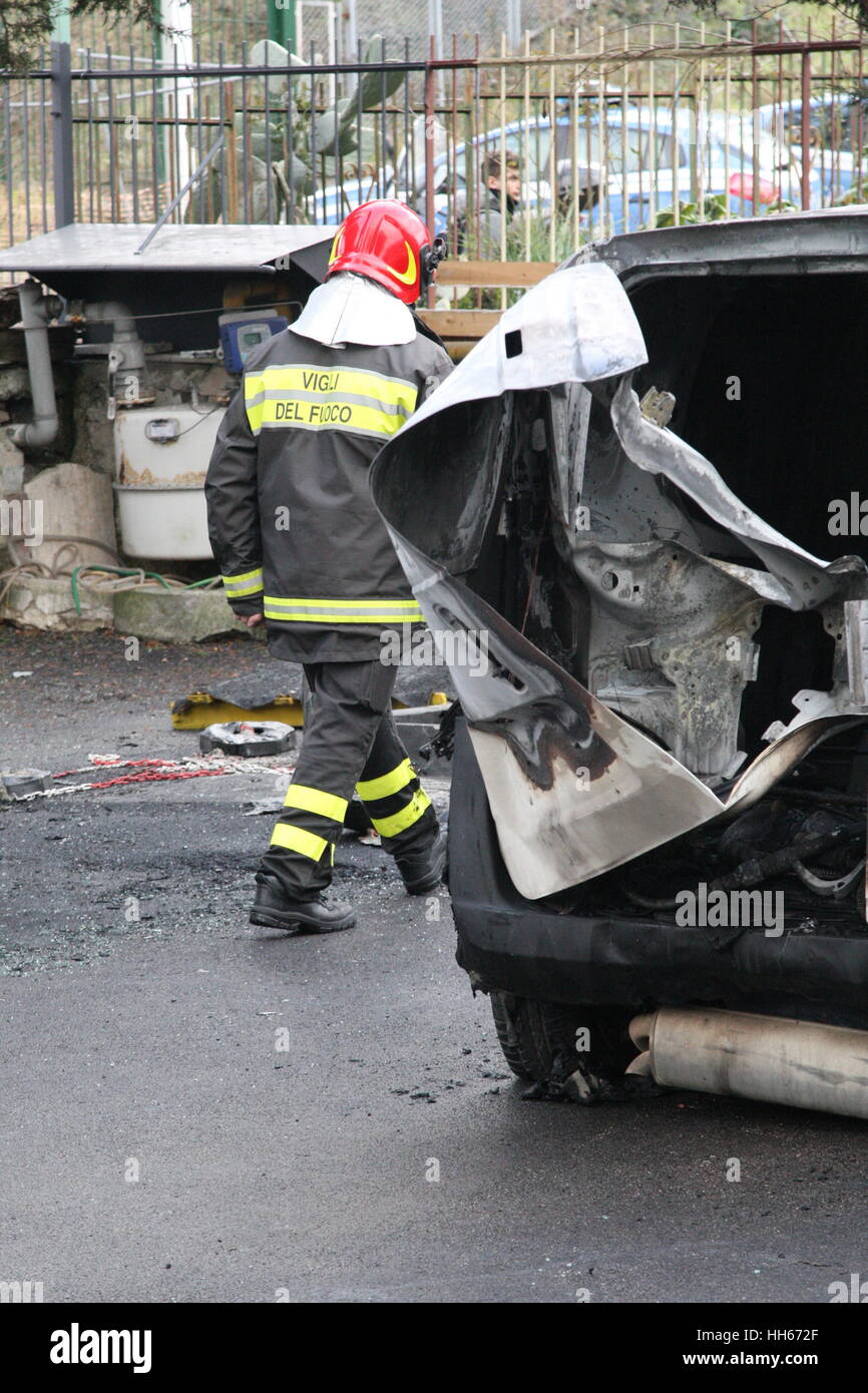 Napoli, Italy. 16th Jan, 2017. Gas tank explodes leaving one dead and ...