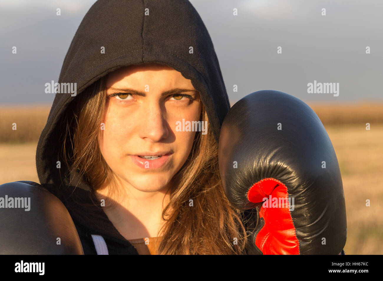 Girl boxing hi-res stock photography and images - Alamy