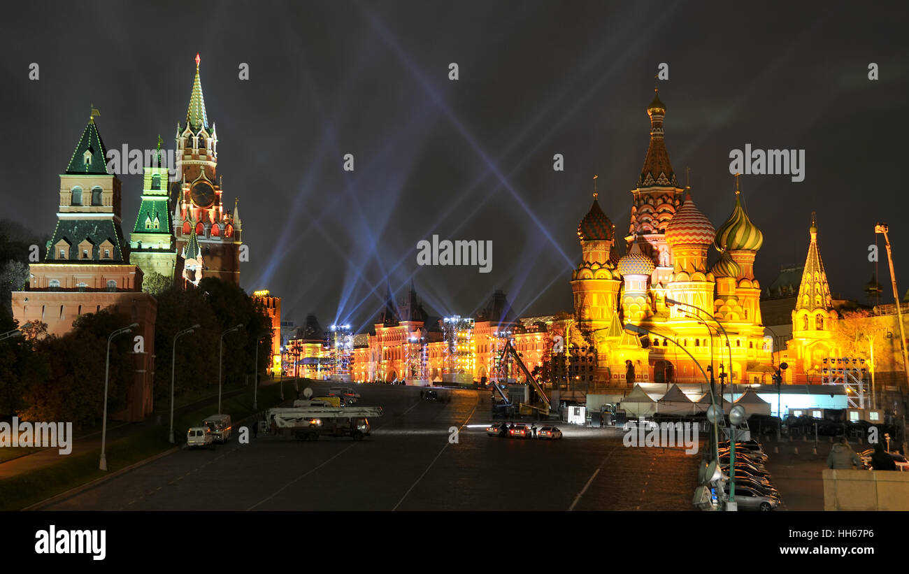 Red Square Illuminated in Gold. View from Bolshoy Moskvoretsky bridge ...