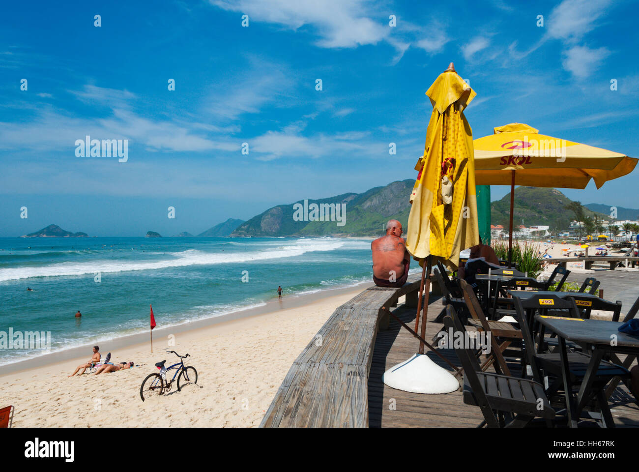Rio de janeiro has a tropical savanna climate hi-res stock photography ...