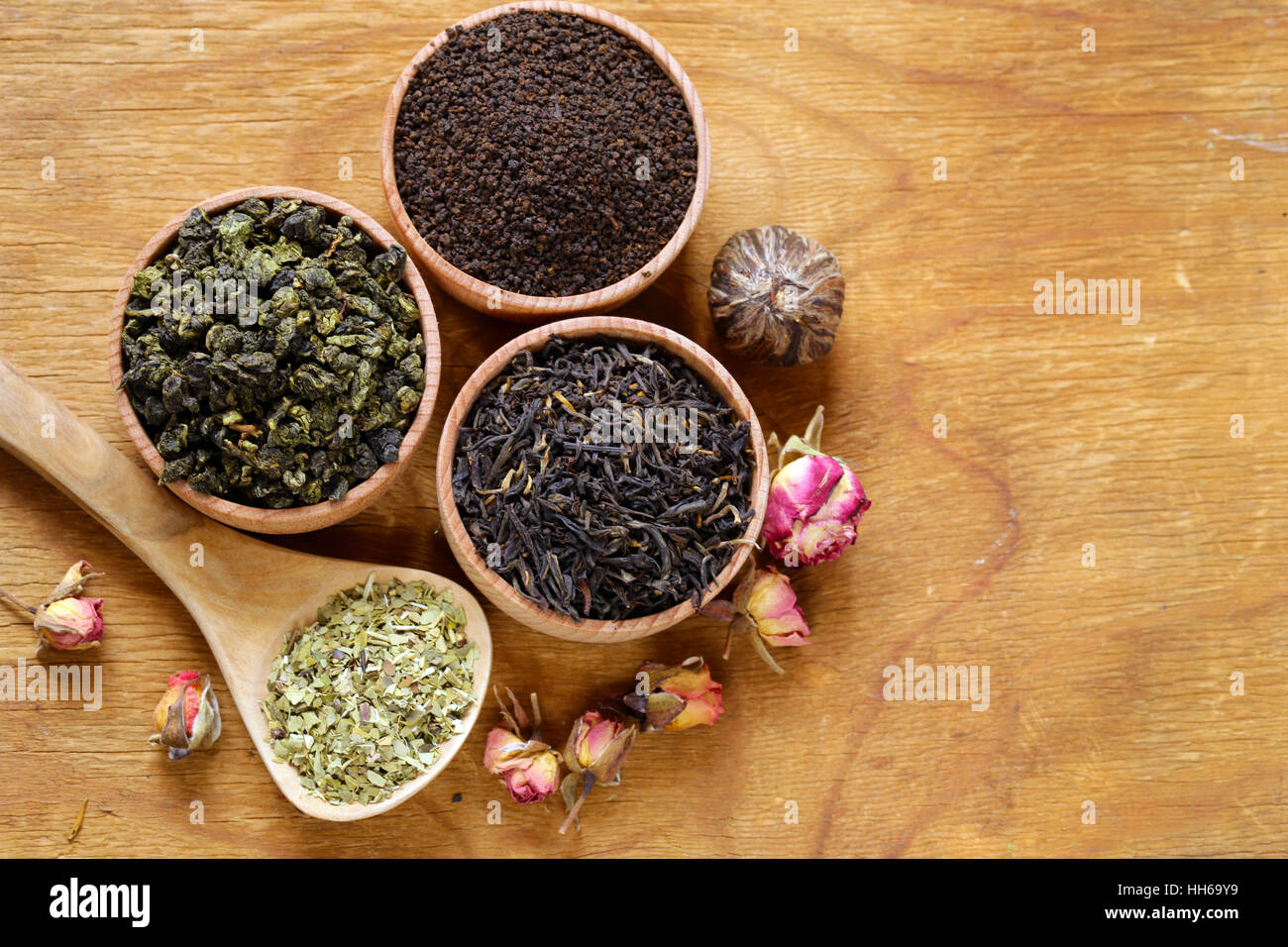 Different types of tea in a wooden bowl Stock Photo - Alamy