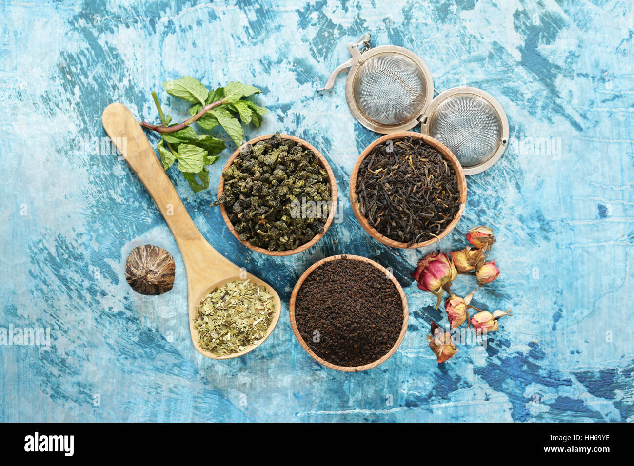 Different types of tea in a wooden bowl Stock Photo - Alamy