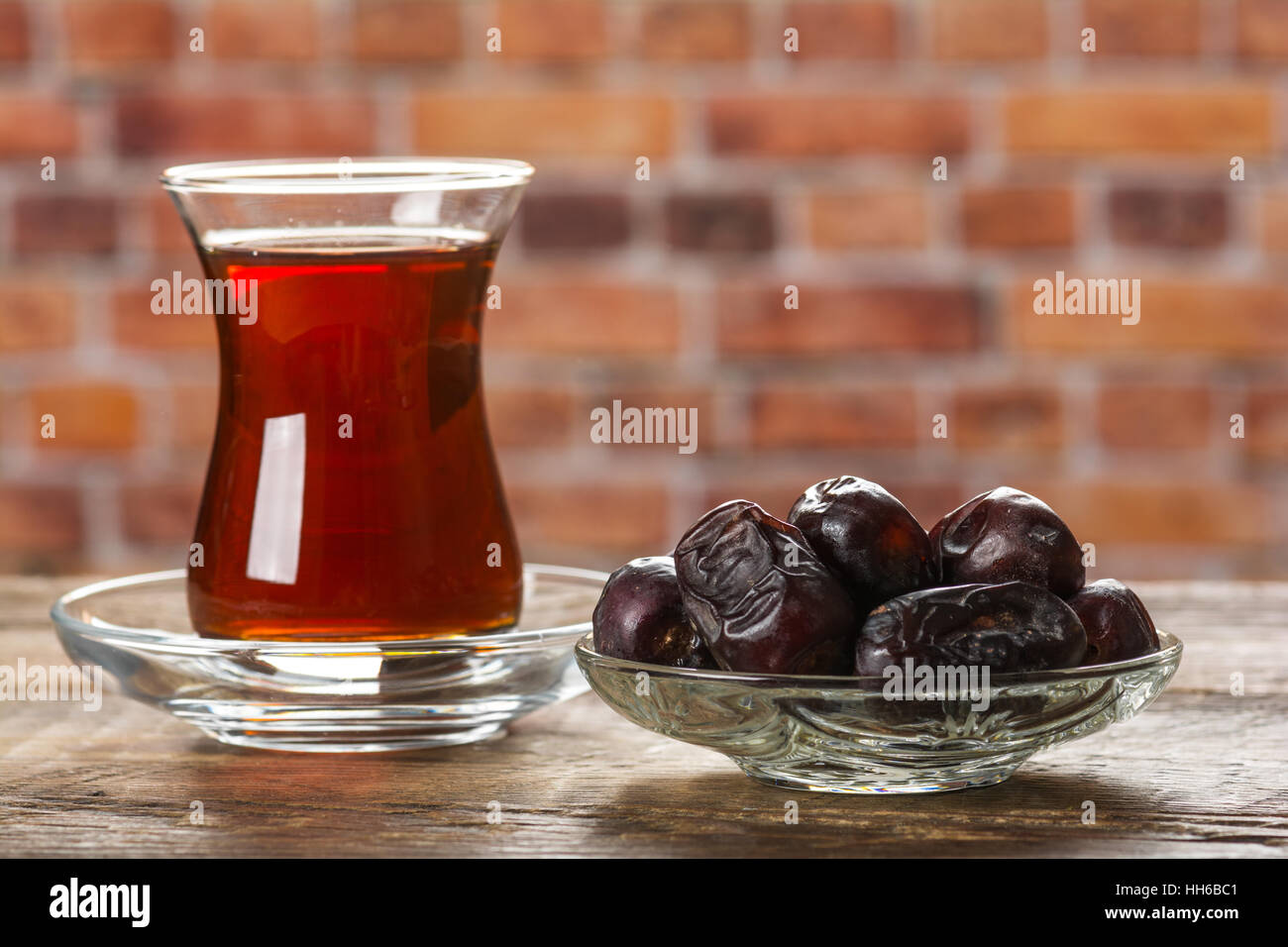 Saudi arabia tea hi-res stock photography and images - Alamy