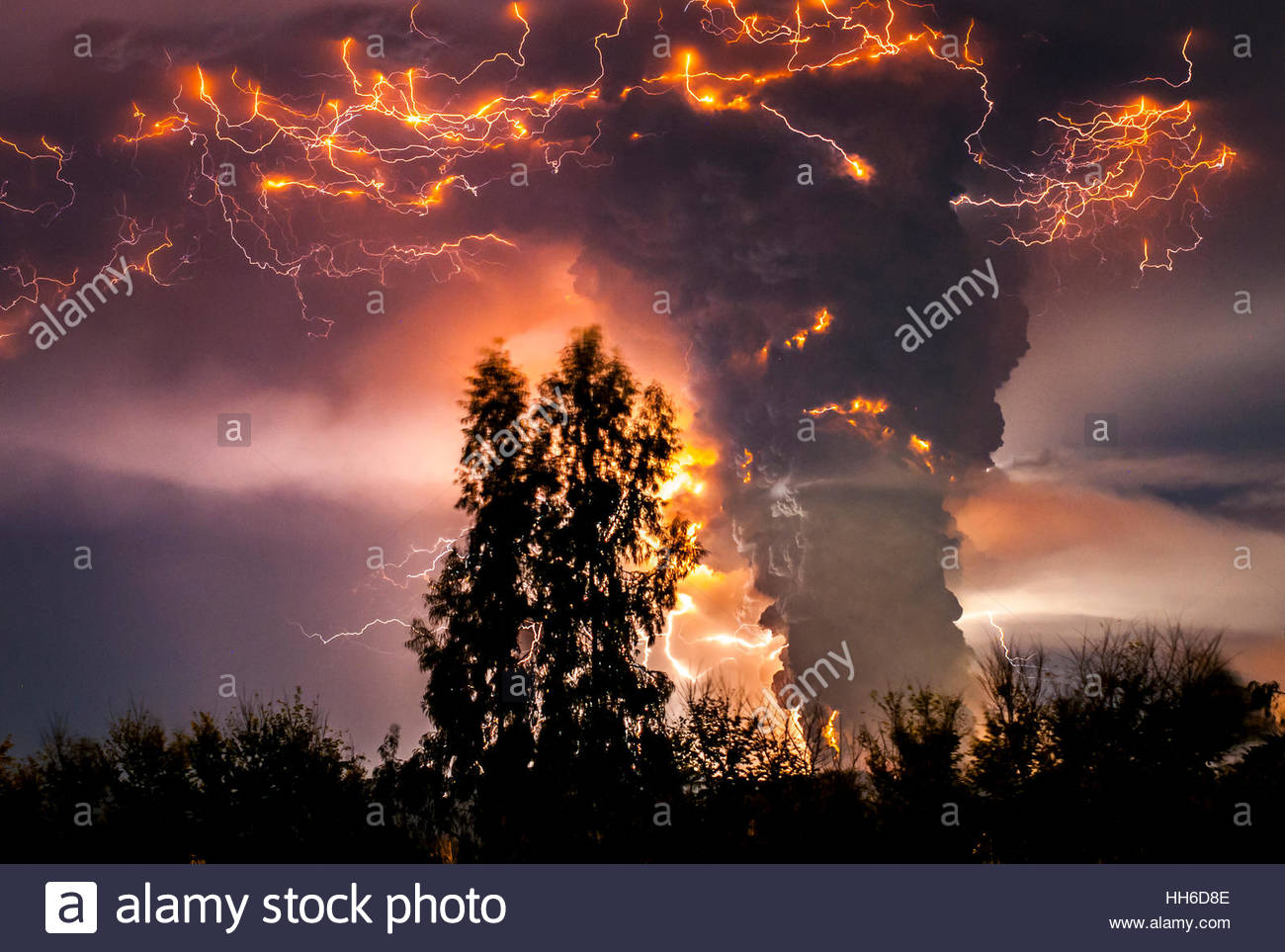 Volcano Eruption Lightning High Resolution Stock Photography and Images ...