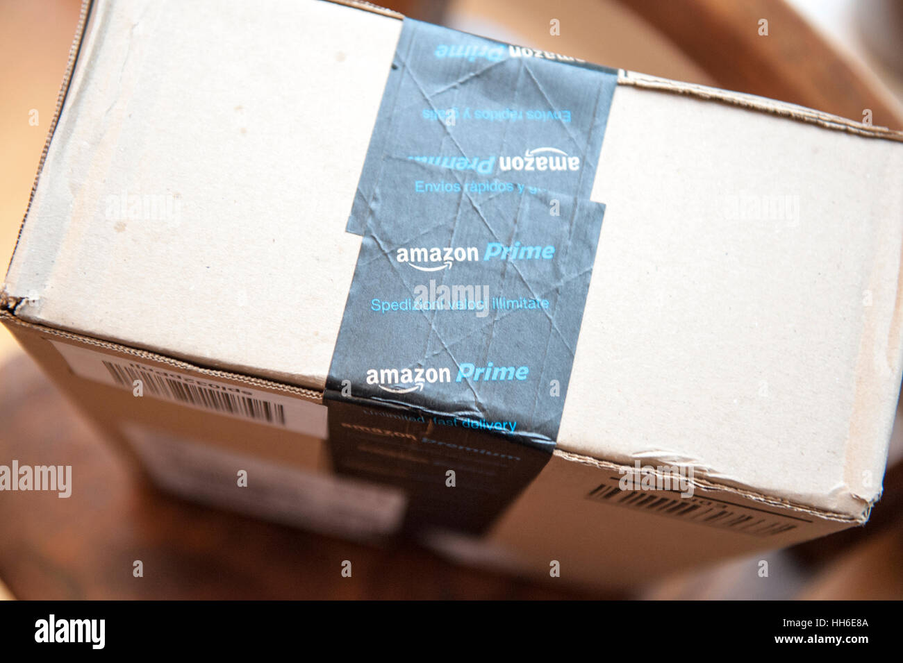 Tracked delivery hi-res stock photography and images - Alamy