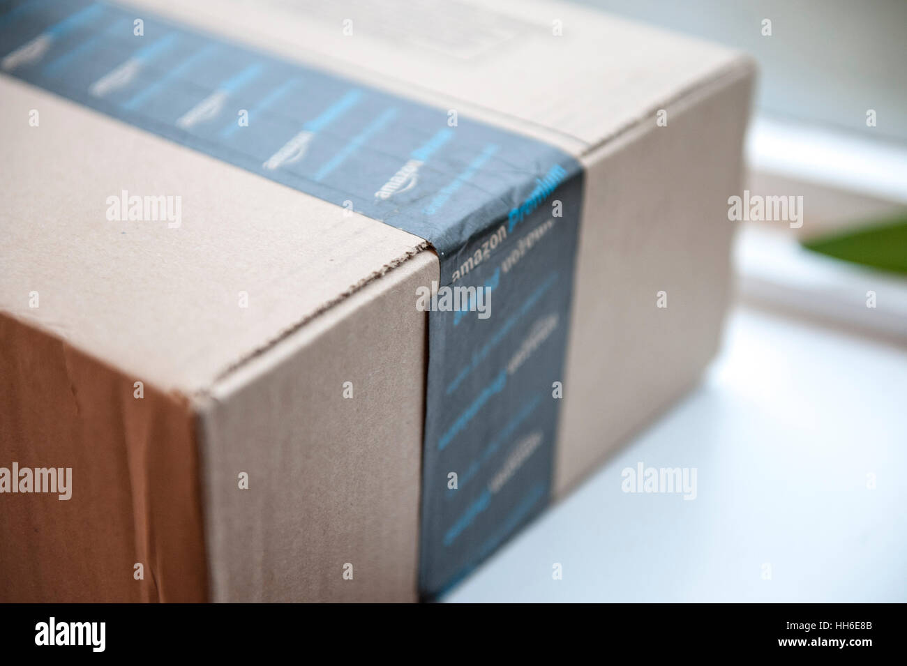 Tracked delivery hi-res stock photography and images - Alamy