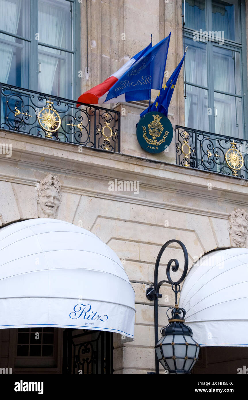 Ritz paris entrance hi-res stock photography and images - Alamy