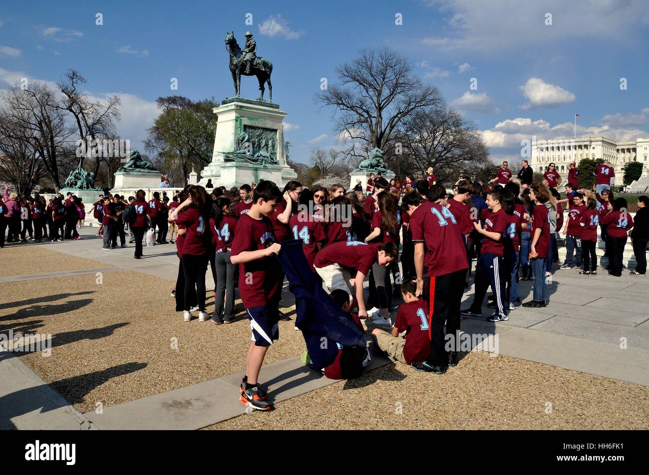 School field trip teens hi-res stock photography and images - Alamy