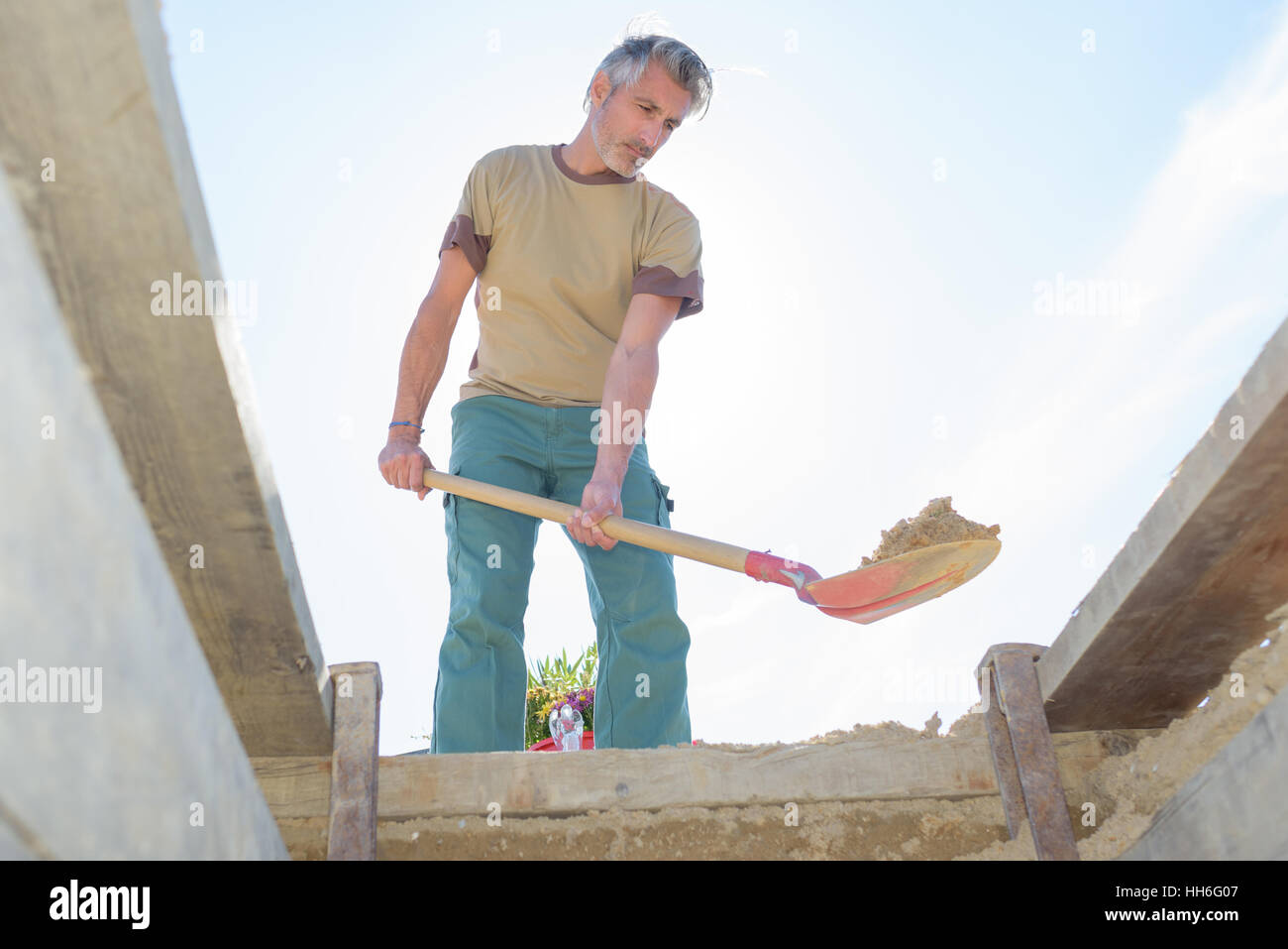 man using a spade to dig Stock Photo - Alamy