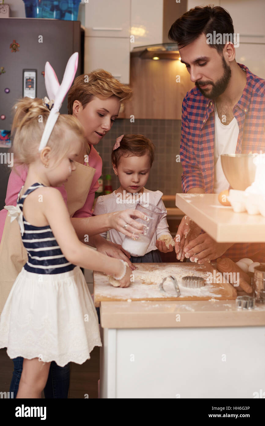 Prepare the cake hi-res stock photography and images - Alamy