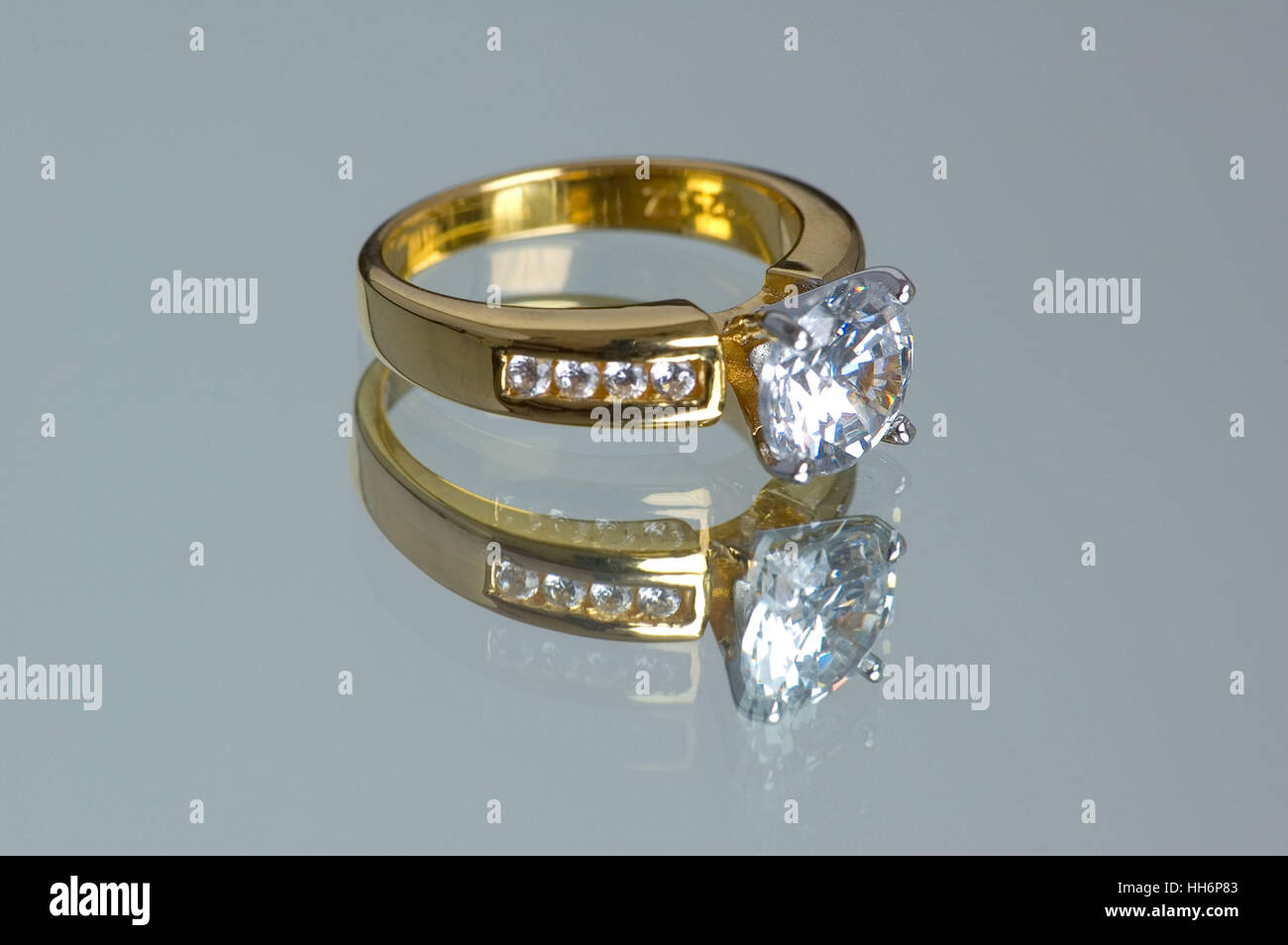 Gold diamond ring on the reflective background Stock Photo - Alamy