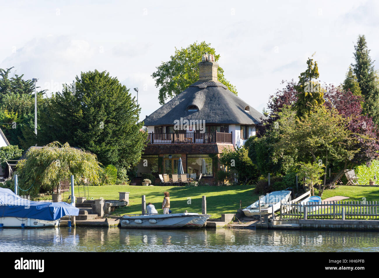 Riverside house hi-res stock photography and images - Alamy